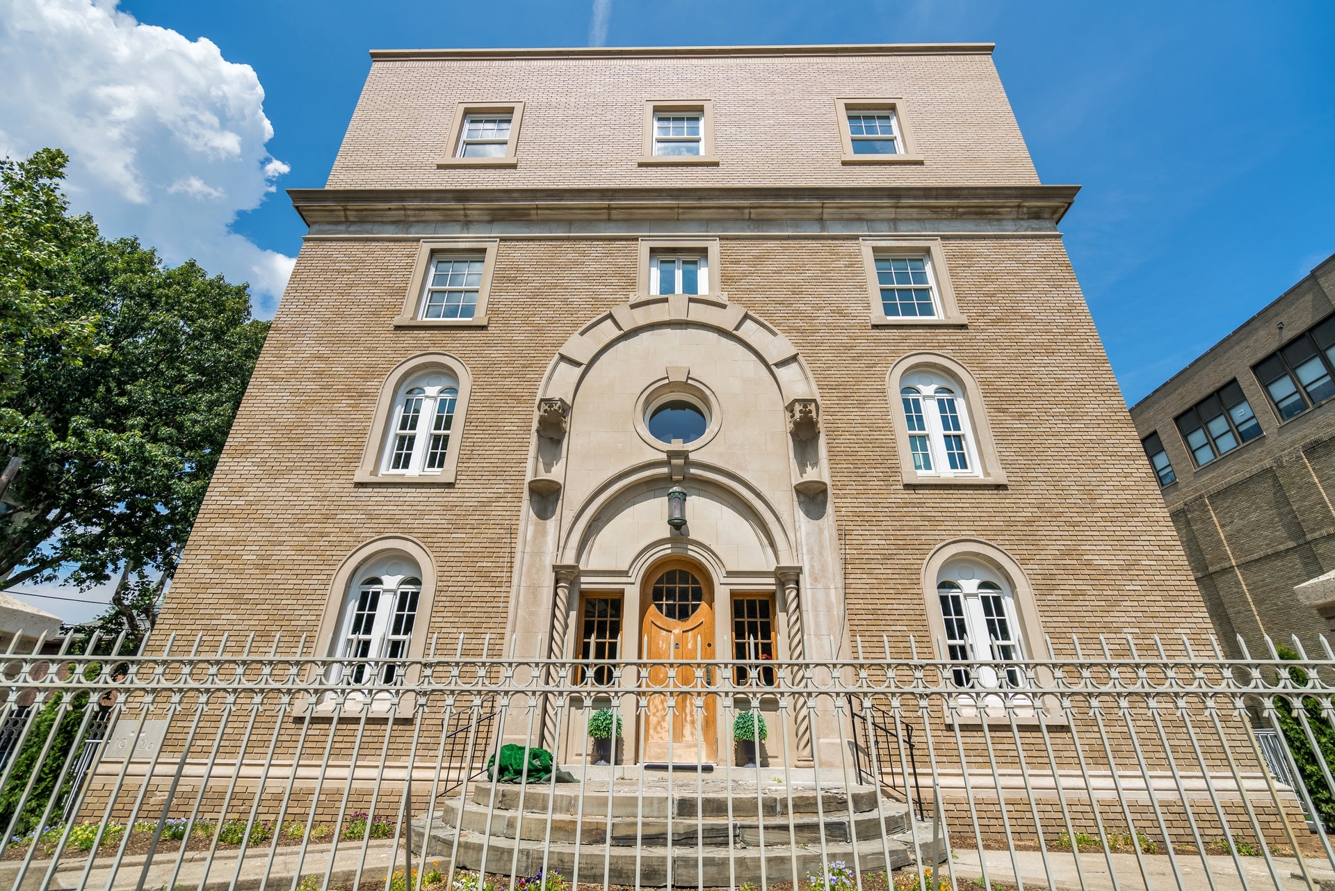 126 on the Park - Intelligence House