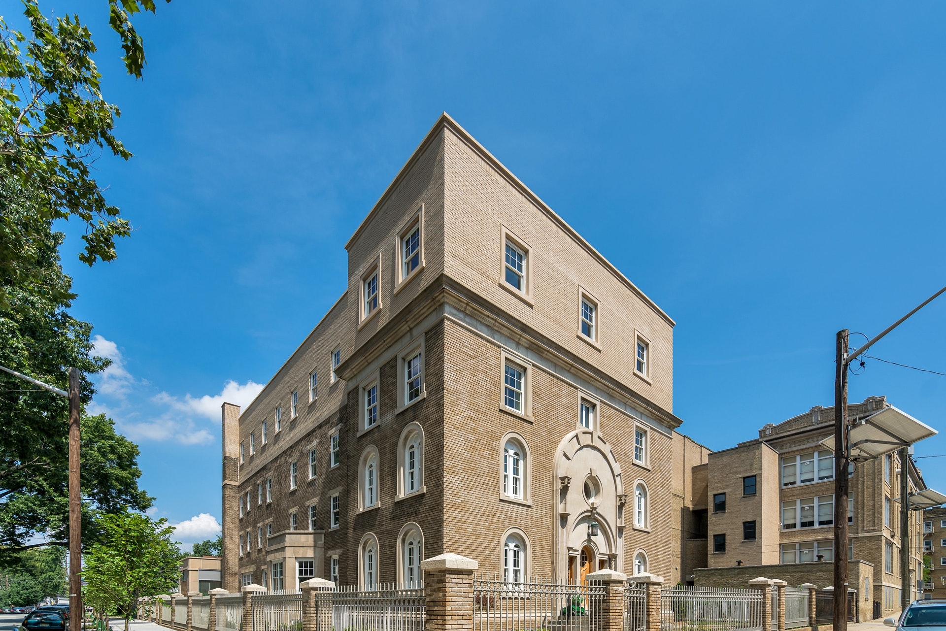 126 on the Park - Intelligence House..